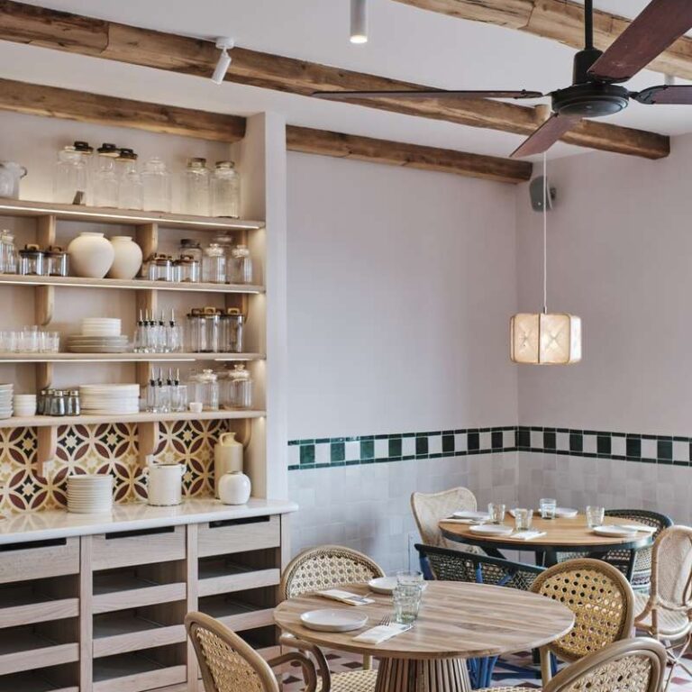 Pollensa Bay's seafront cantina | O96