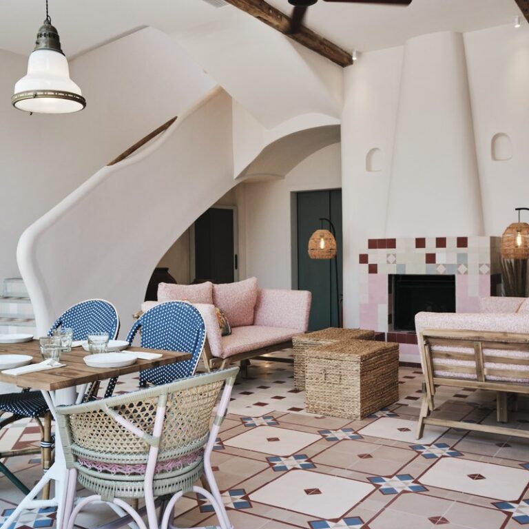 Pollensa Bay's seafront cantina | O96